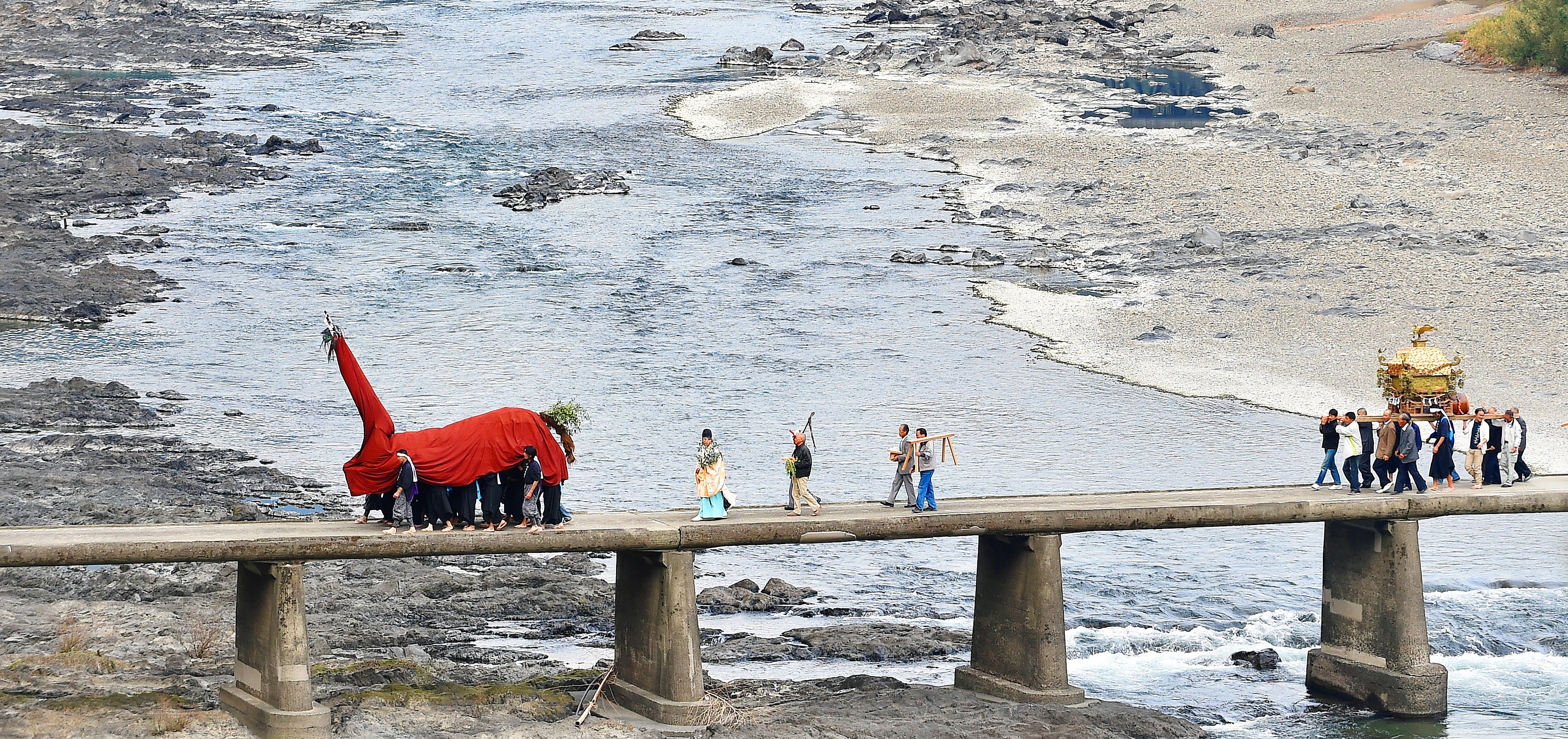 【News】 Here comes red big talisman! (Nov. 16, 2014) | The Japan Agri News